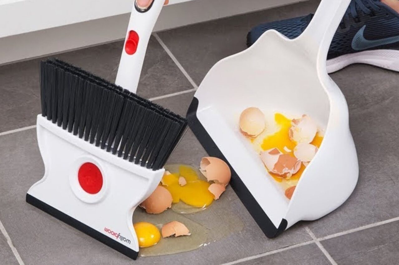 Wallybroom | Strollo Inc.