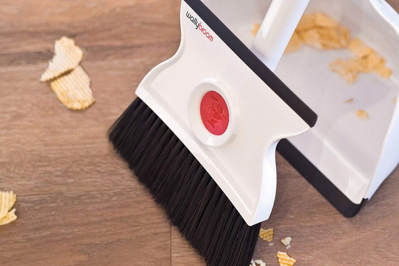 Wallybroom | Strollo Inc.